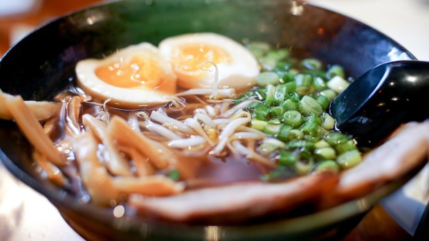 A guide to Japanese ramen bars: The rules of ordering via vending ...