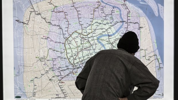 China's rich 'smurf' money abroad as economy slides