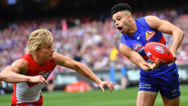 Is 2017 the year AFL football becomes handball happy?