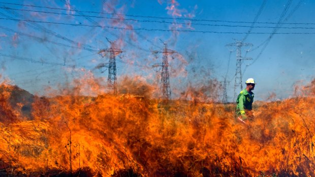 Bushfire fuel reduction burns in jeopardy as government firefighters ...