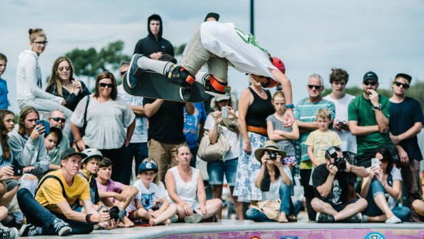 The globetrotting kids earning cash from skateboarding