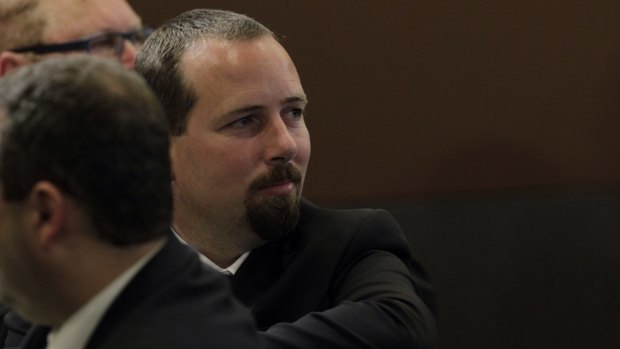 Novice Ricky Muir teaches Treasurer Joe Hockey a lesson