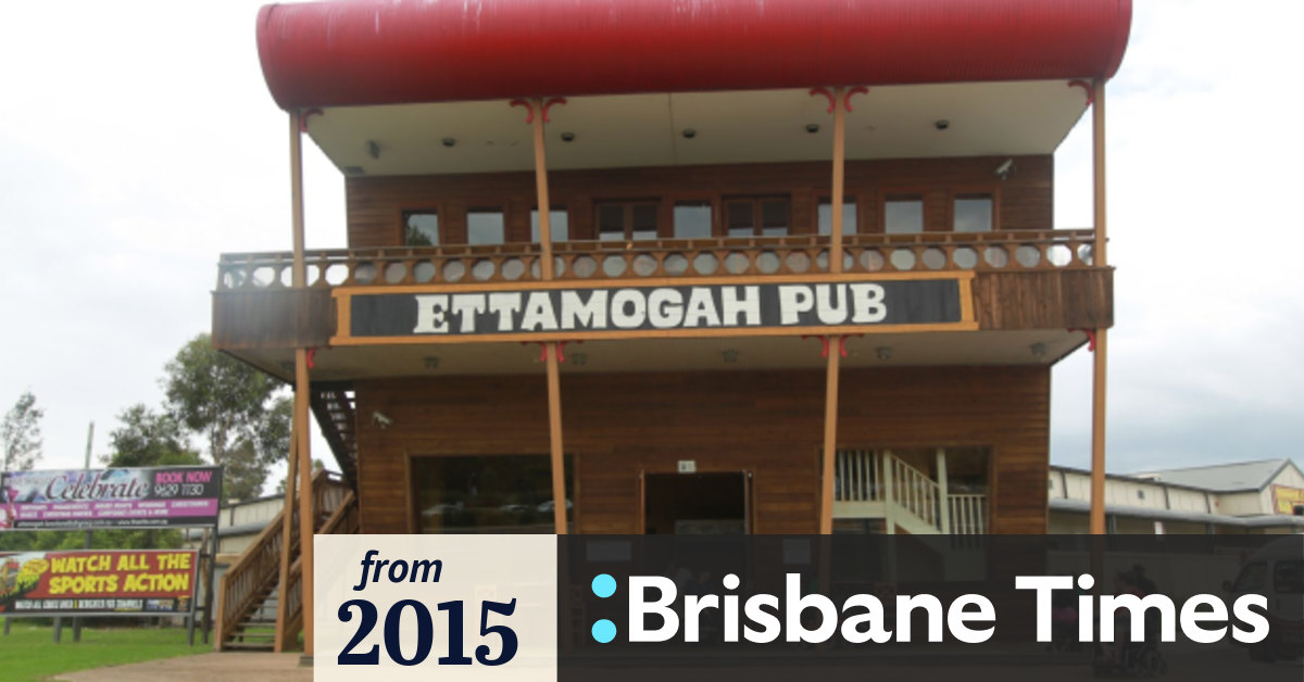 Main Roads planners talk with Ettamogah Pub owners over highway fears