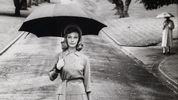 Can you identify the models in famous photographer's 1960s fashion shoots?