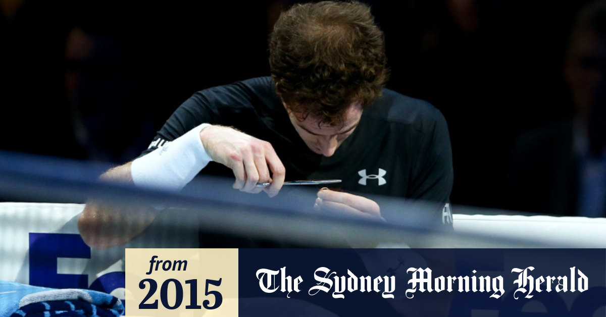 Andy Murray cuts hair during ATP World Tour Final match