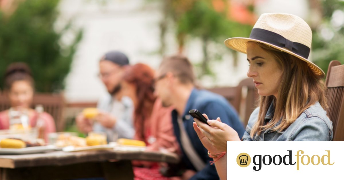 The new rules for using your phone at the dinner table