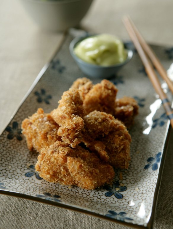 Crispy chicken with wasabi mayonnaise and seaweed salad