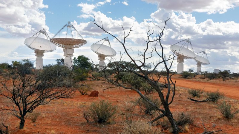 Antenna in WA outback receives signals from 180 million years ago