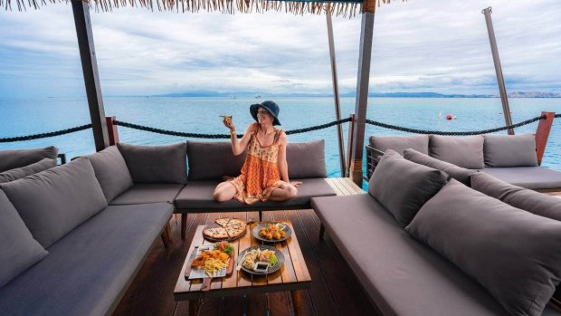 Seventh Heaven, Fiji: The world's most beautiful floating bar
