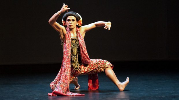 SoftMachine review: Masterclass in exploring the blurring of gender ...