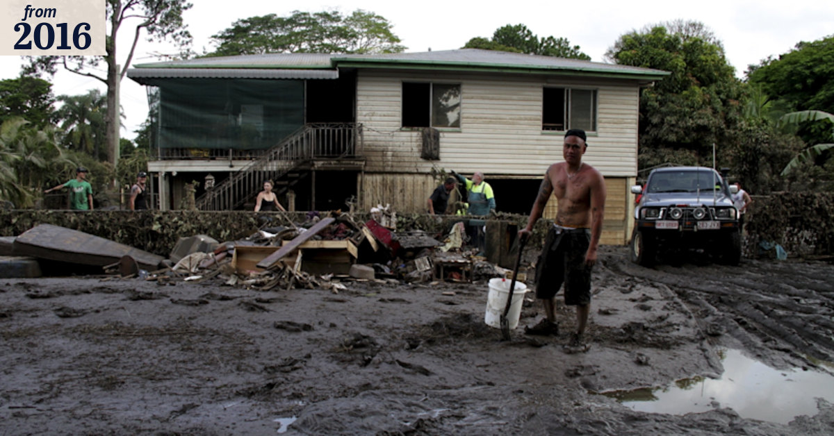 Queensland floods 2011: Mud Army shows city spirit