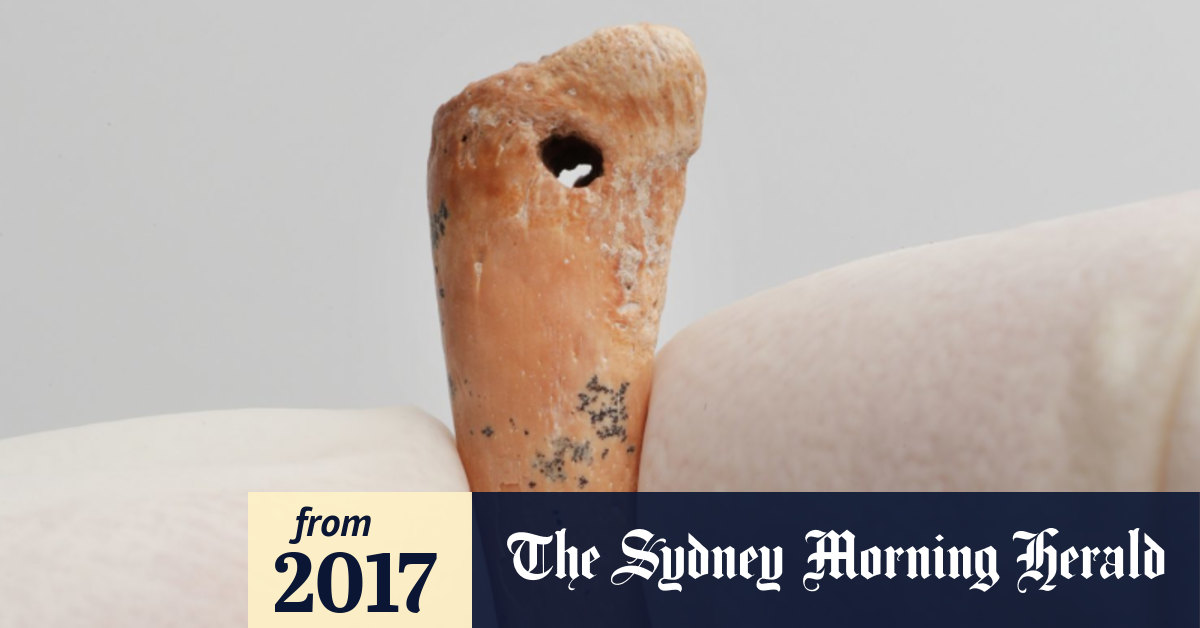 Prehistoric jewellery found in Indonesian cave challenges view early ...