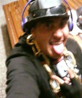 Aspiring rapper believes Gold Coast seafood restaurant should apologise ...