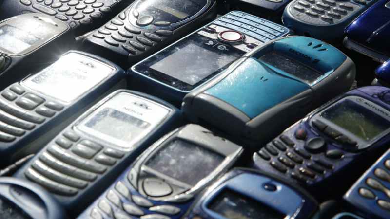 Australians hoarding 23 million unused mobile phones