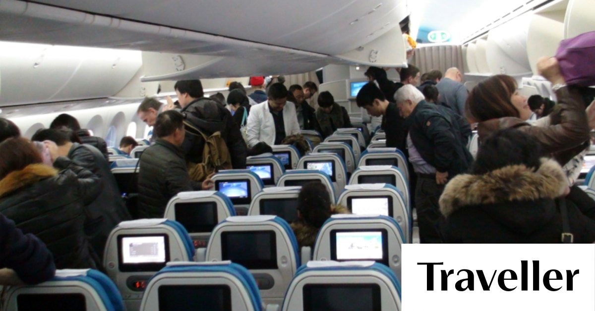 Travel etiquette: A guide on how to properly disembark from a plane