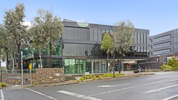 Zig Inge makes hay at Botanicca