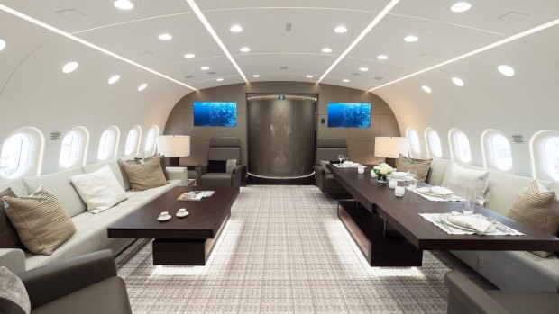 Boeing Skyview plane window, the largest of all time, to launch in 2018