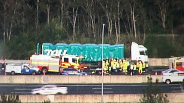Gateway crash causes peak hour chaos