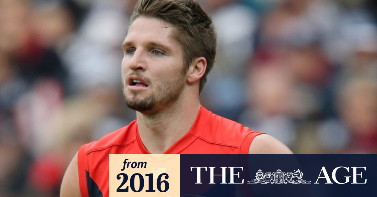 Jesse Hogan re-signs with Melbourne