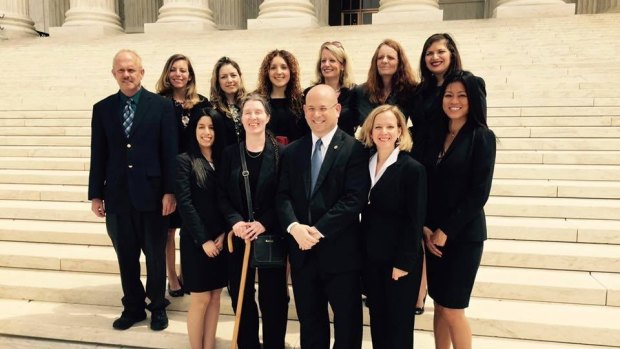 Judge learns sign language to swear in a group of deaf lawyers