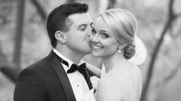 Photographer finds mystery couple in spectacular wedding photo