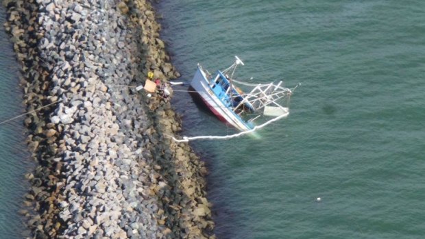 Fishing trawler sinks after hitting rock wall at Redcliffe