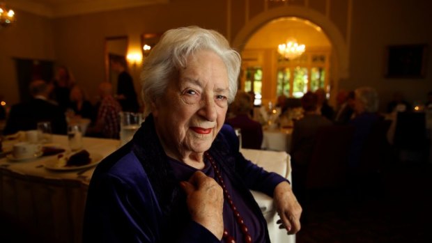 Joan Saxton, Australia's lectern queen, dies at 95