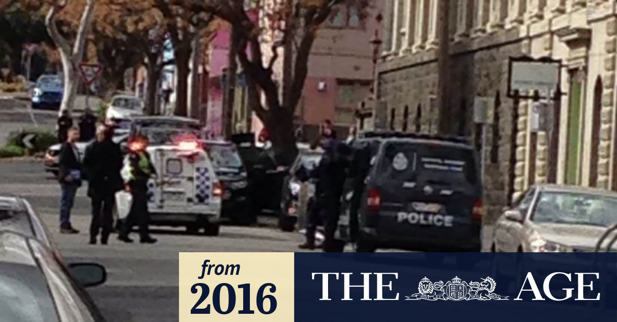 Police arrest man in Fitzroy after reports he was armed and making ...