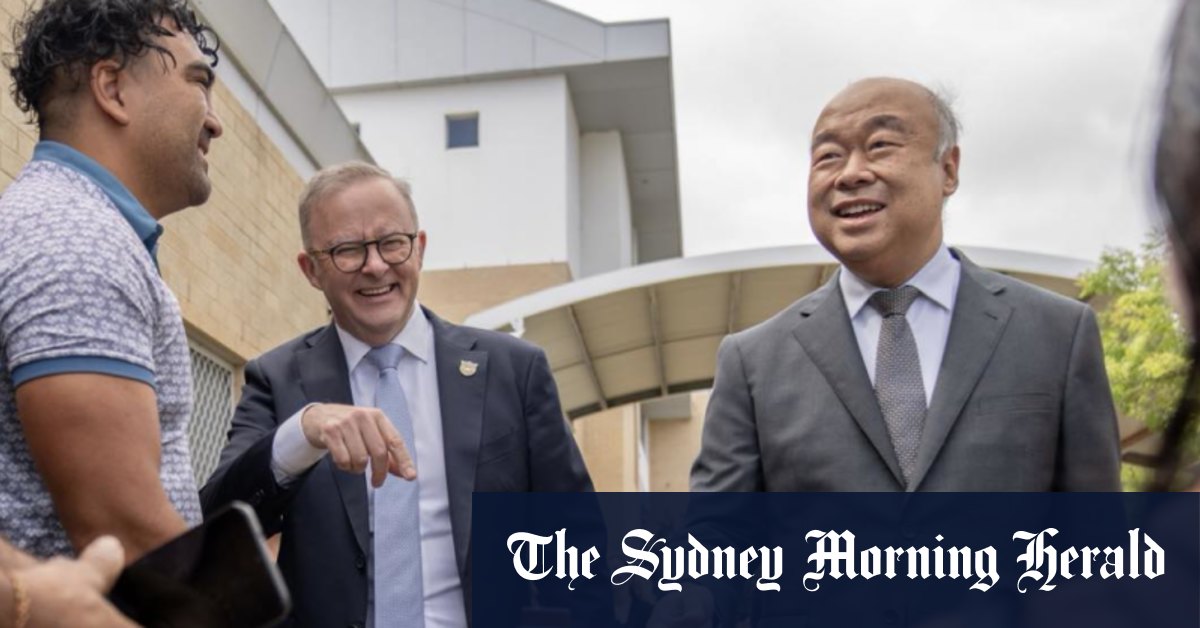 Liberals’ headaches continue as Perth MP joins in on Albanese photo op