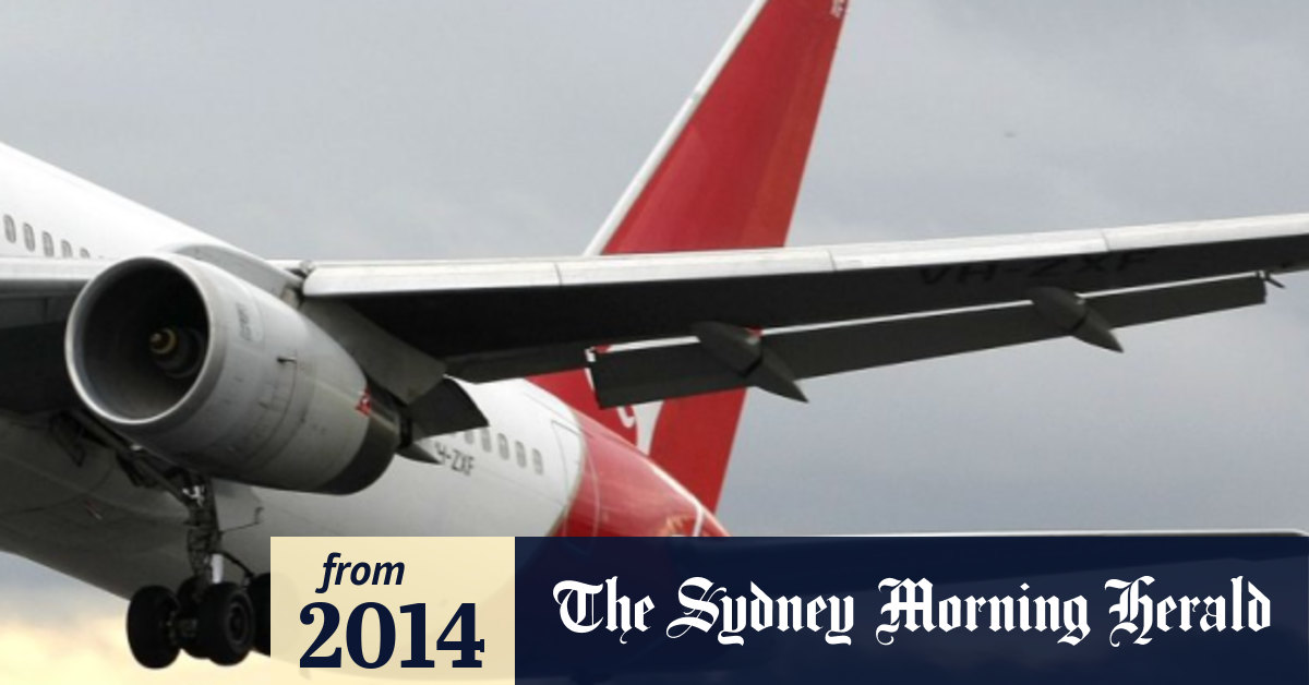 Qantas' Boeing 767 marks its final flight with Sydney CBD flyover