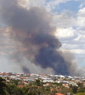 Wanneroo fire flares up again, threatens lives and homes