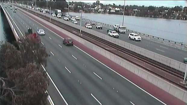 Perth traffic: Major crashes cause peak hour chaos in Cottesloe and freeway