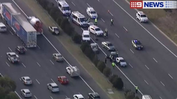 Fatal crash brings Monash Freeway to a standstill