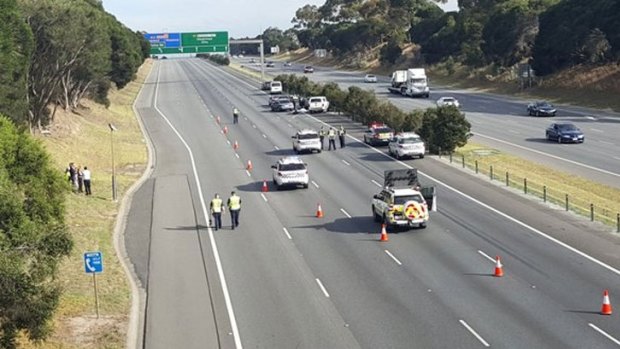 Fatal crash brings Monash Freeway to a standstill