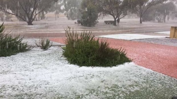 Freak hailstorms pelt Perth suburb, WA country towns