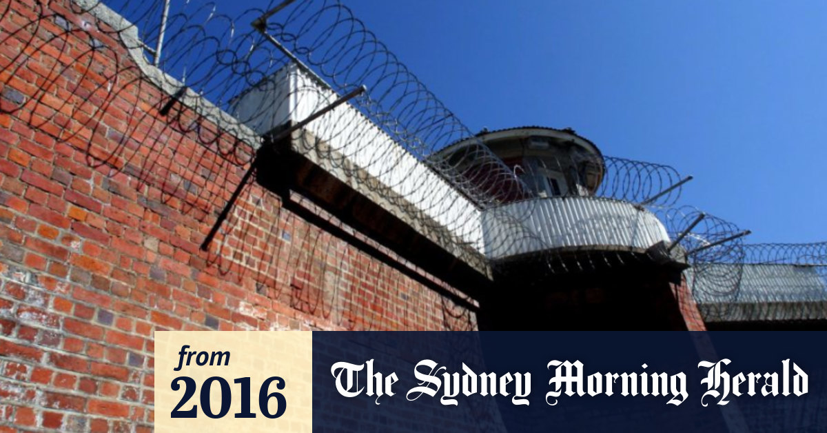 Protest at Alice Springs prison: Eight prisoners on the roof