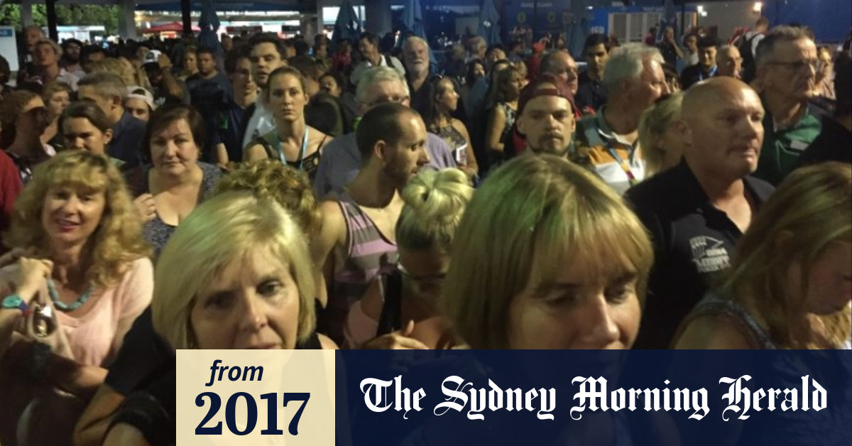 Australian Open 2017: Spectators caught in 'dangerous crowd crush ...