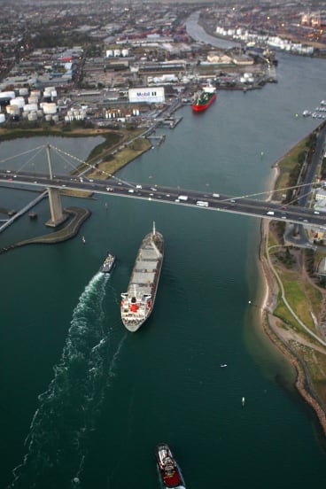 Port of Melbourne: Ships may soon be too big to pass under West Gate Bridge