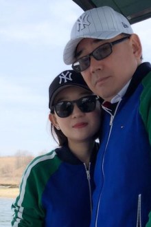 Detained writer's wife banned from leaving China