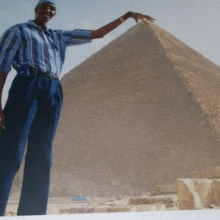 Former Harlem Globetrotter, America's tallest man George Bell dies aged 67