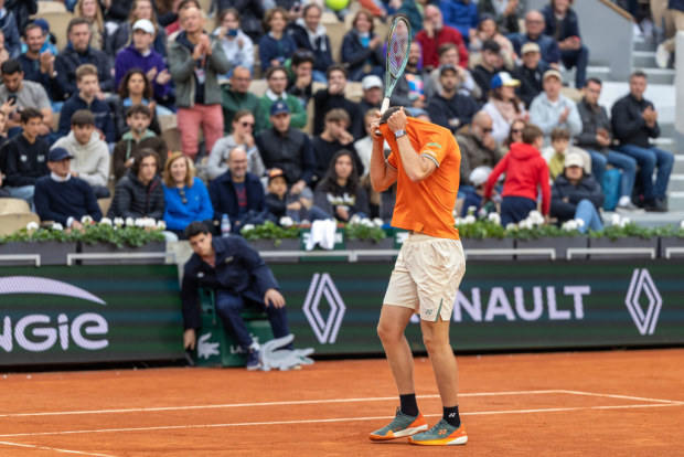 French Open news 2024: Hubert Hurkacz asks for permission to request new chair umpire; Grigor ...