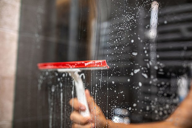 Cleaning hacks: This shower glass cleaning trick actually works | Nine ...
