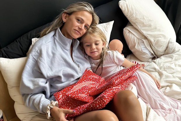 Kellie Finlayson cancer diagnosis and health: At age 25 and months ...