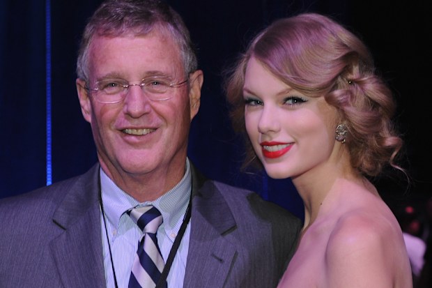 Taylor Swift's family explained: All about Scott, Andrea and Austin ...
