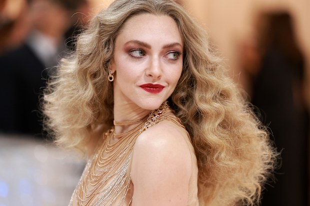 Amanda Seyfried Life and Career: From a teen icon thanks to Mean Girls ...