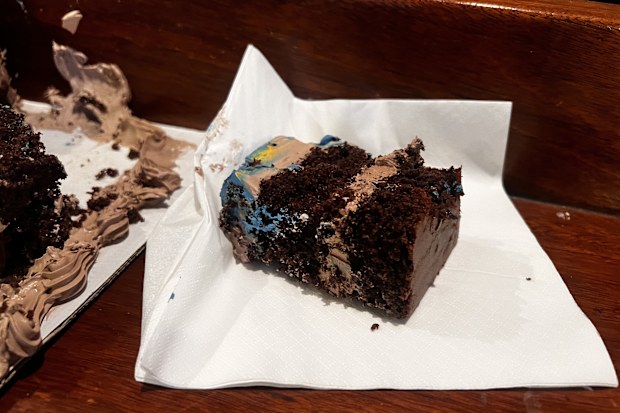 Costco cake: I finally tried the legendary sheet cake! Here's my honest ...