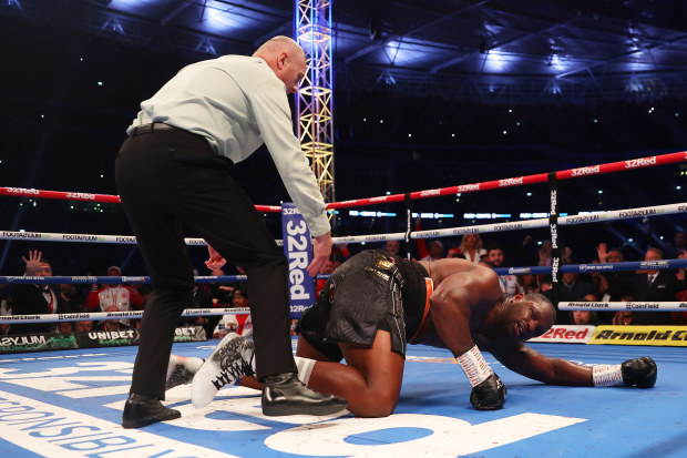 tyson knocks out dillian whyte