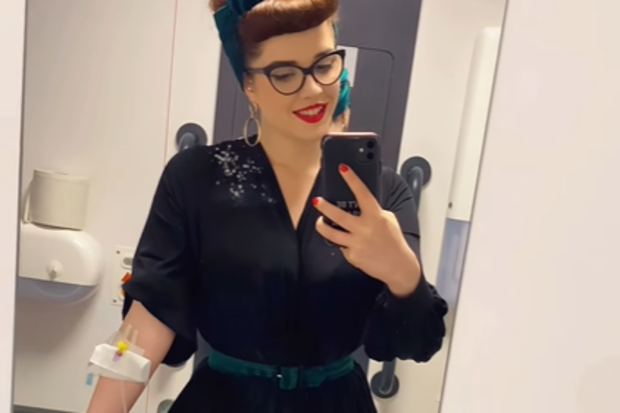Crohns disease symptoms: Signs British model Scarlett Luxe noticed ...