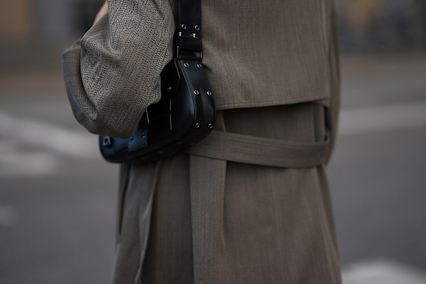 Trench coat details: What all the straps, flaps, back vents, epaulettes ...