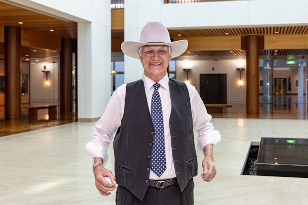 Bob Katter: Calls for consequences, apology after threat to punch ...